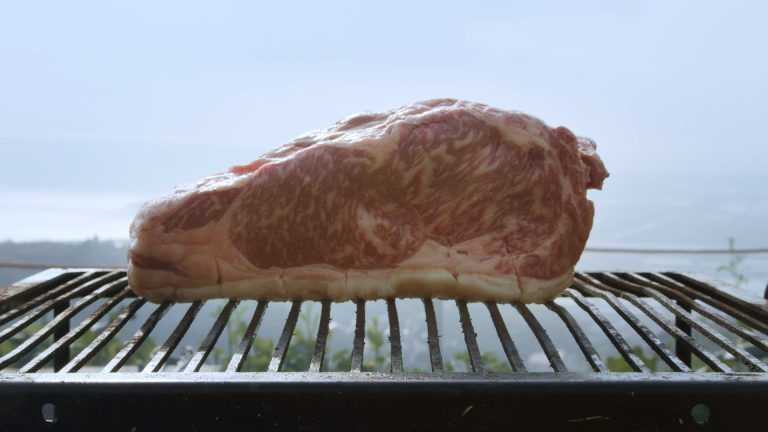 Fully savoring the flavor of Akaushi Beef , and the thousand-year ...